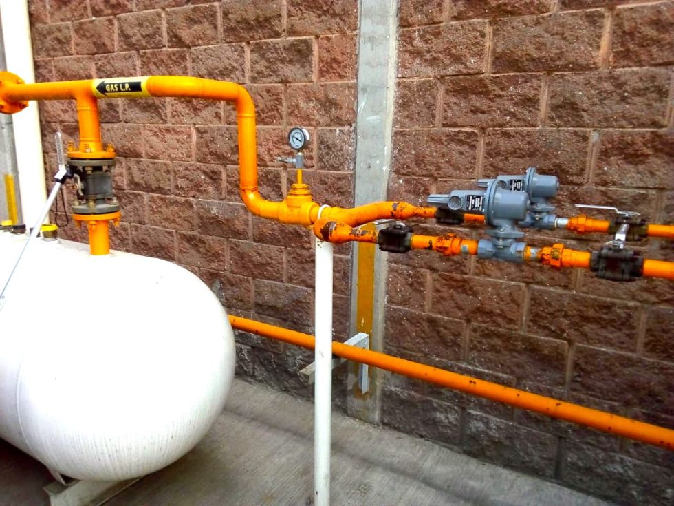 Tipos de instalación de gas LP y accesorios requeridos